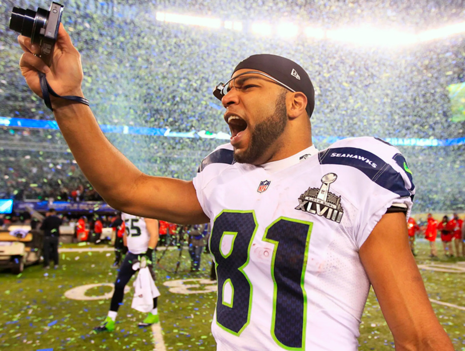 Seattle Seahawks Tried to Wear Two Helmets Over 20 Years Ago ...