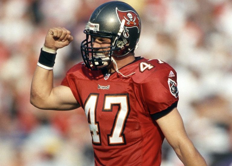 A Look At The Tampa Bay Buccaneers’ Logo History – SportsLogos.Net News