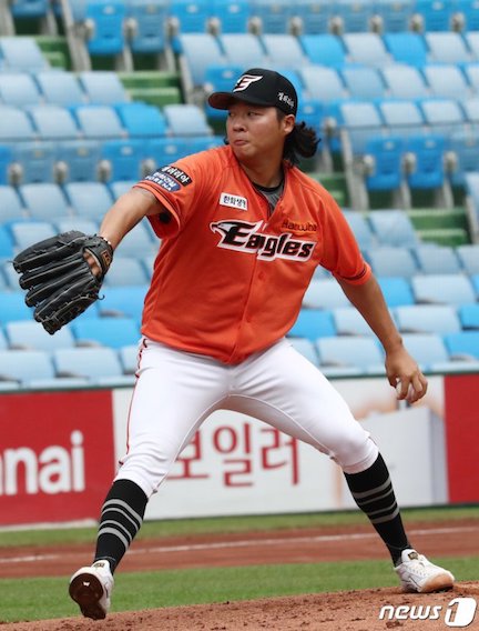 Getting to Know Korean Baseball Teams, Uniforms, and Logos ...
