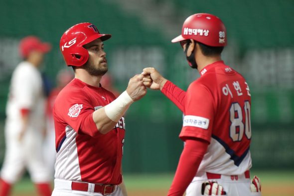 Getting to Know Korean Baseball Teams, Uniforms, and Logos ...