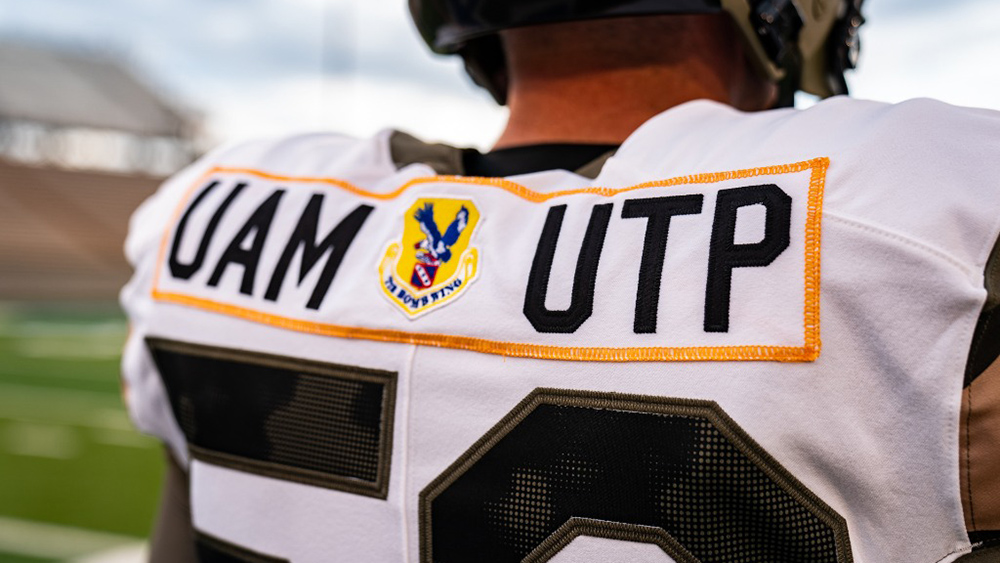 Air Force Falcons To Honor B-52 Stratofortress With Air Power Legacy ...