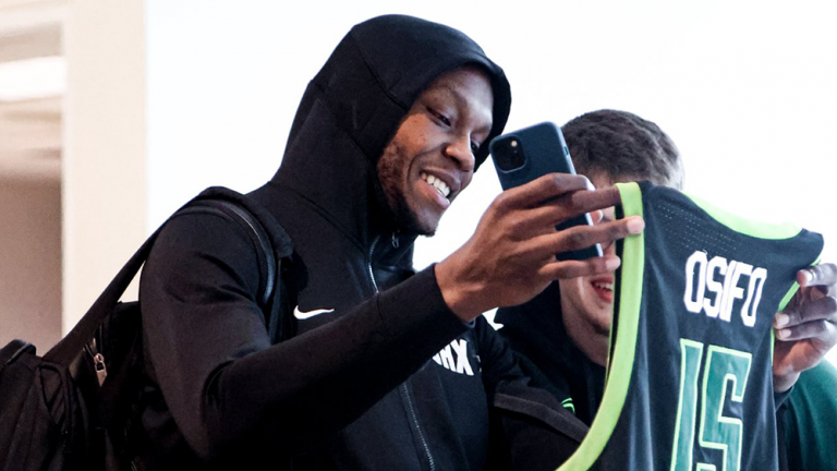 Jacksonville Dolphins Unveil New Black Uniforms – SportsLogos.Net News