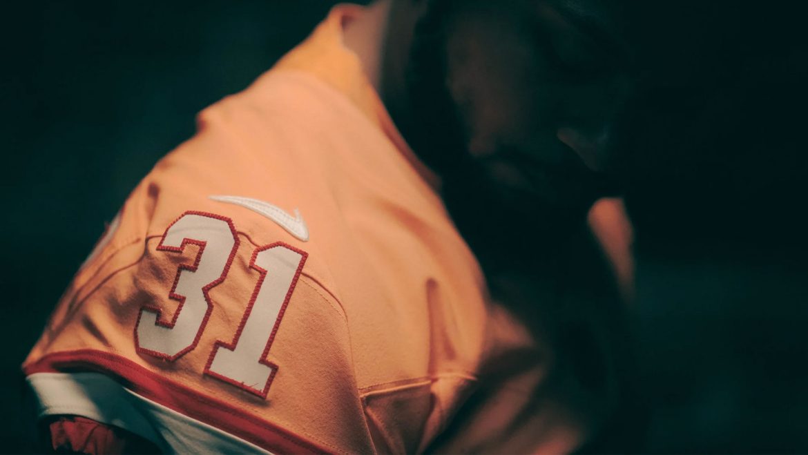 Tampa Bay Buccaneers Reintroduce Creamsicle Throwback Uniforms ...