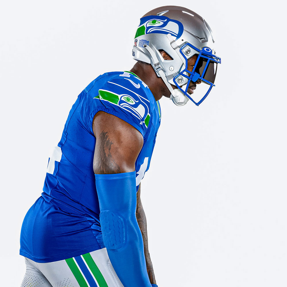 Seattle Seahawks Revive 1990s-Era Throwback Uniforms – SportsLogos.Net News