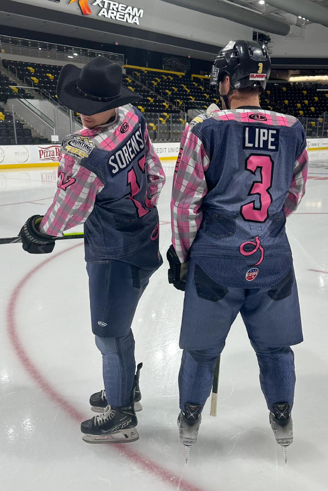 According to the Heartlanders, there are more pigs (23 million) in Iowa ...