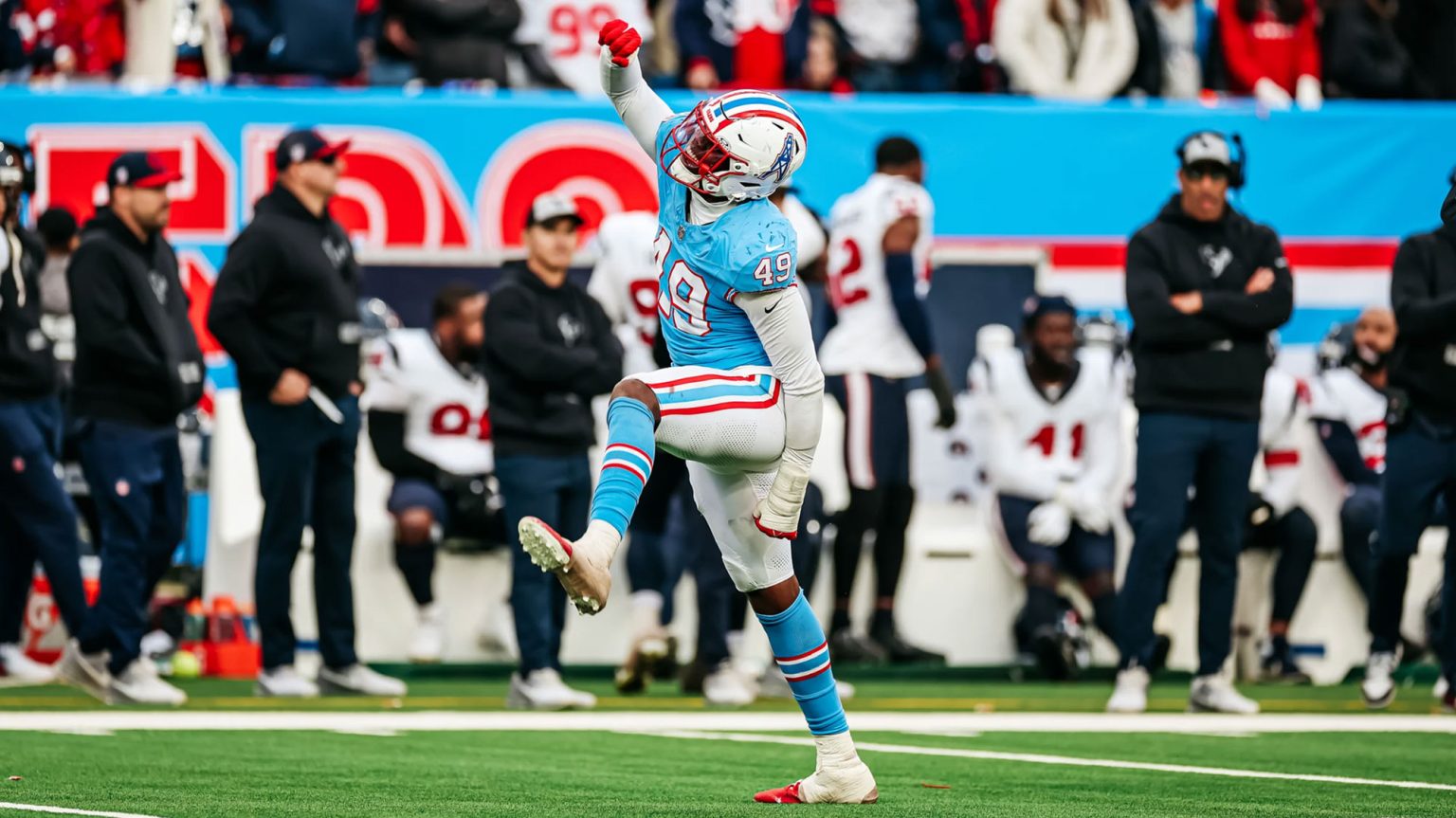 The Tennessee Titans will wear their Houston Oilers throwback uniforms ...